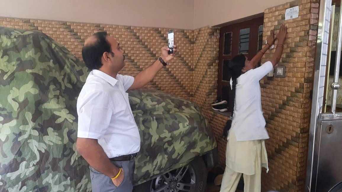 ಜಾತಿ ಸಮೀಕ್ಷೆ: ಈವರೆಗೆ 1.48 ಕೋಟಿ ರೂ ವ್ಯಯಿಸಿದ BBMP; ಮನೆ-ಮನೆಗೆ ಸ್ಟಿಕ್ಕರ್ ...