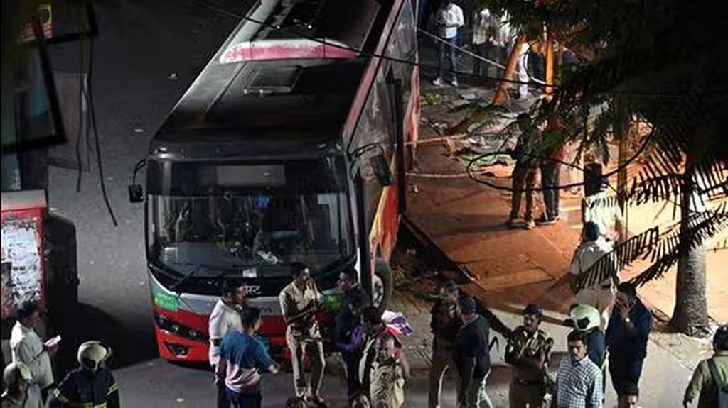 Mumbai bus accident: ಪಾದಚಾರಿಗಳ ಮೇಲೆ ಹರಿದ 'BEST bus'; ನಾಲ್ವರ ದುರ್ಮರಣ, 10 ...