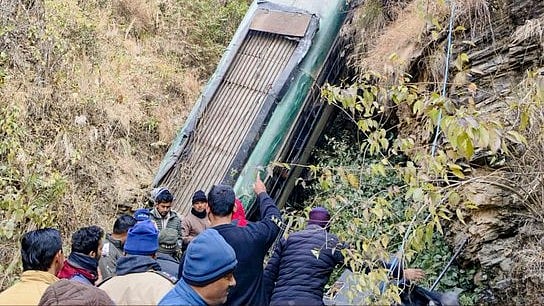 Almora Bus Accident: ಕಂದಕಕ್ಕೆ ಉರುಳಿದ ಬಸ್, 7 ಜನರ ದುರ್ಮರಣ, Video