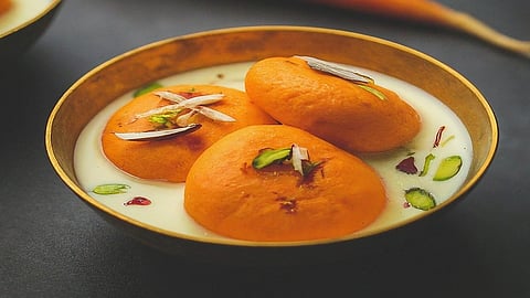 ಕ್ಯಾರೆಟ್ ರಸ್ಮಲೈ | Carrot Rasmalai Recipe in Kannada
